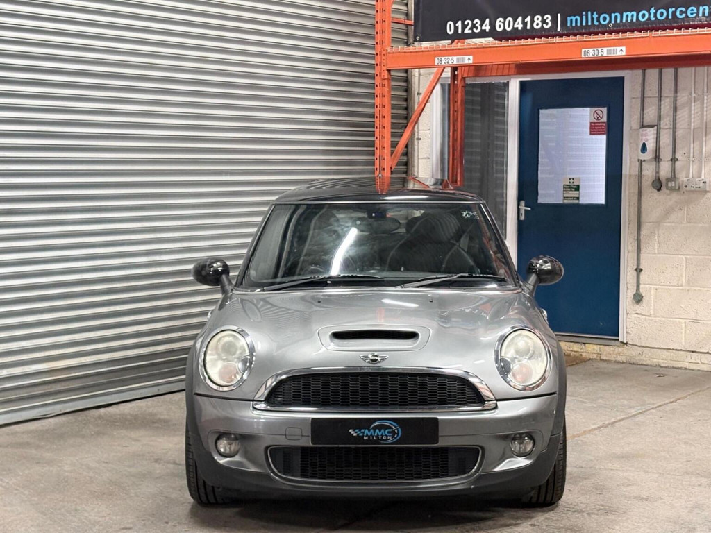 Used MINI HATCH 2009 Silver for sale - £5995 in Bedford, Bedfordshire ...