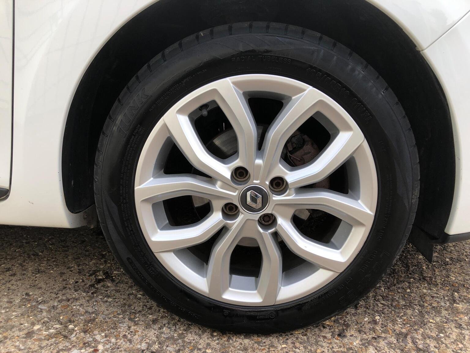 SOLD - Used RENAULT CLIO 2017 White in Kingsthorpe, Northamptonshire ...