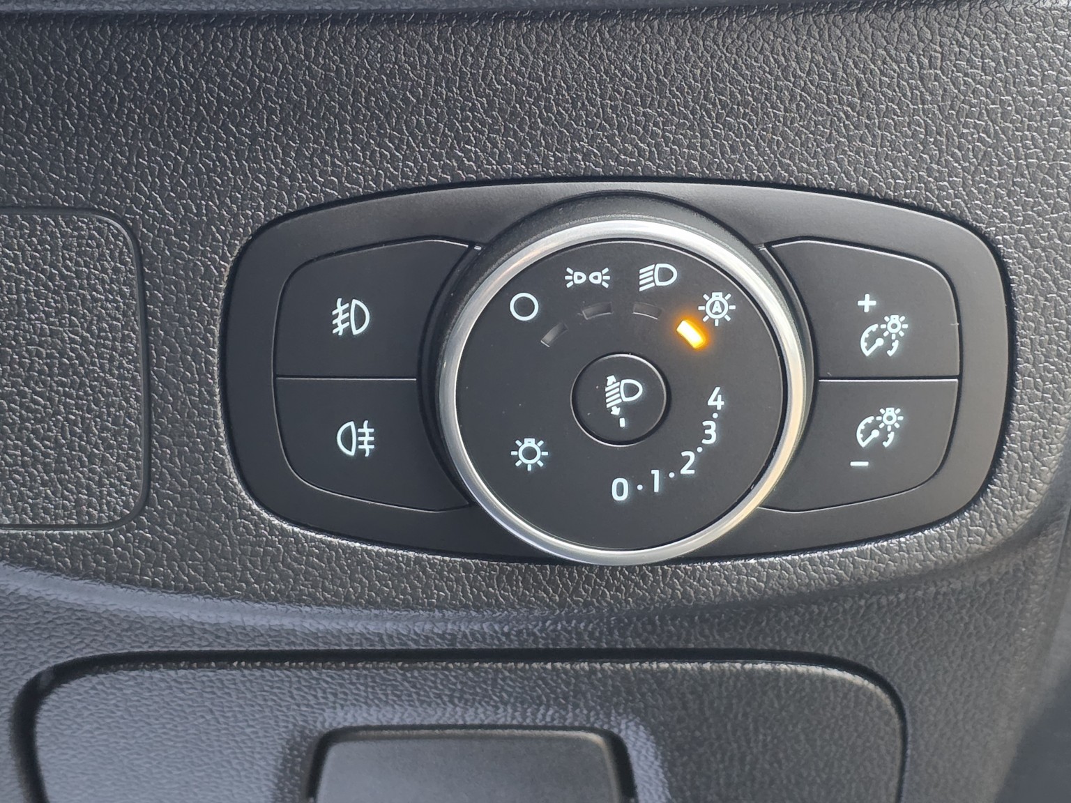 Used FORD FOCUS 2018 Grey for sale - £8995 in Southampton, Hampshire ...