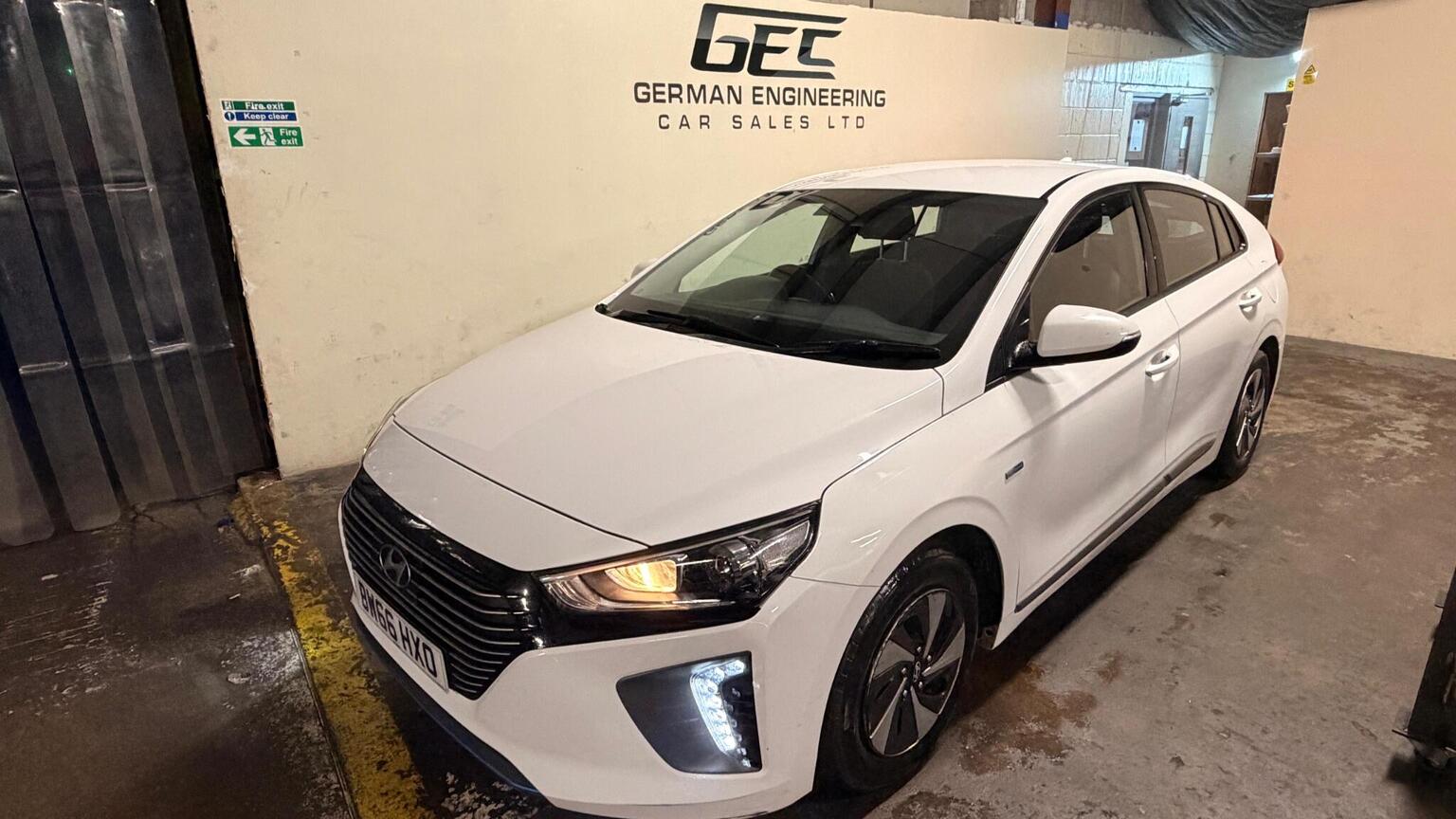 Used HYUNDAI IONIQ 2017 White for sale - £9222 in Haverhill, Suffolk ...