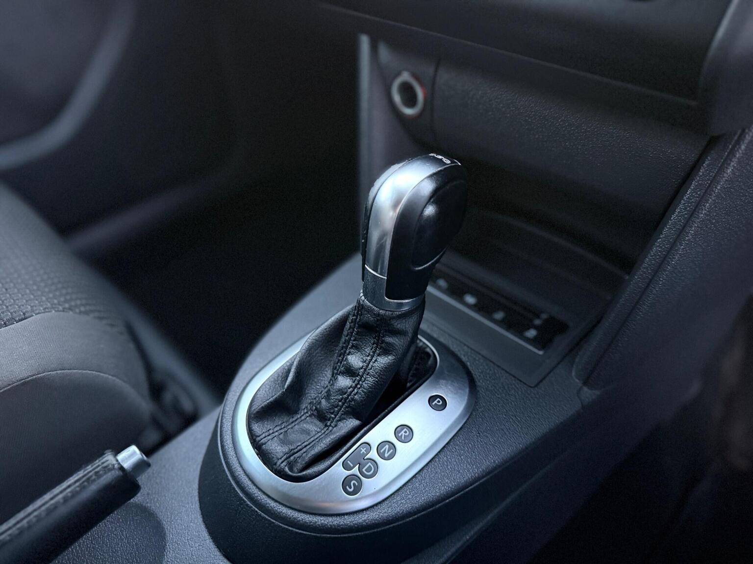 SOLD - Used VOLKSWAGEN TOURAN 2014 Black in Hull, Yorkshire | Big Bob ...